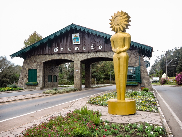BEM-VINDO A GRAMADO: OS DOIS BELOS PÓRTICOS - MystrasMystras